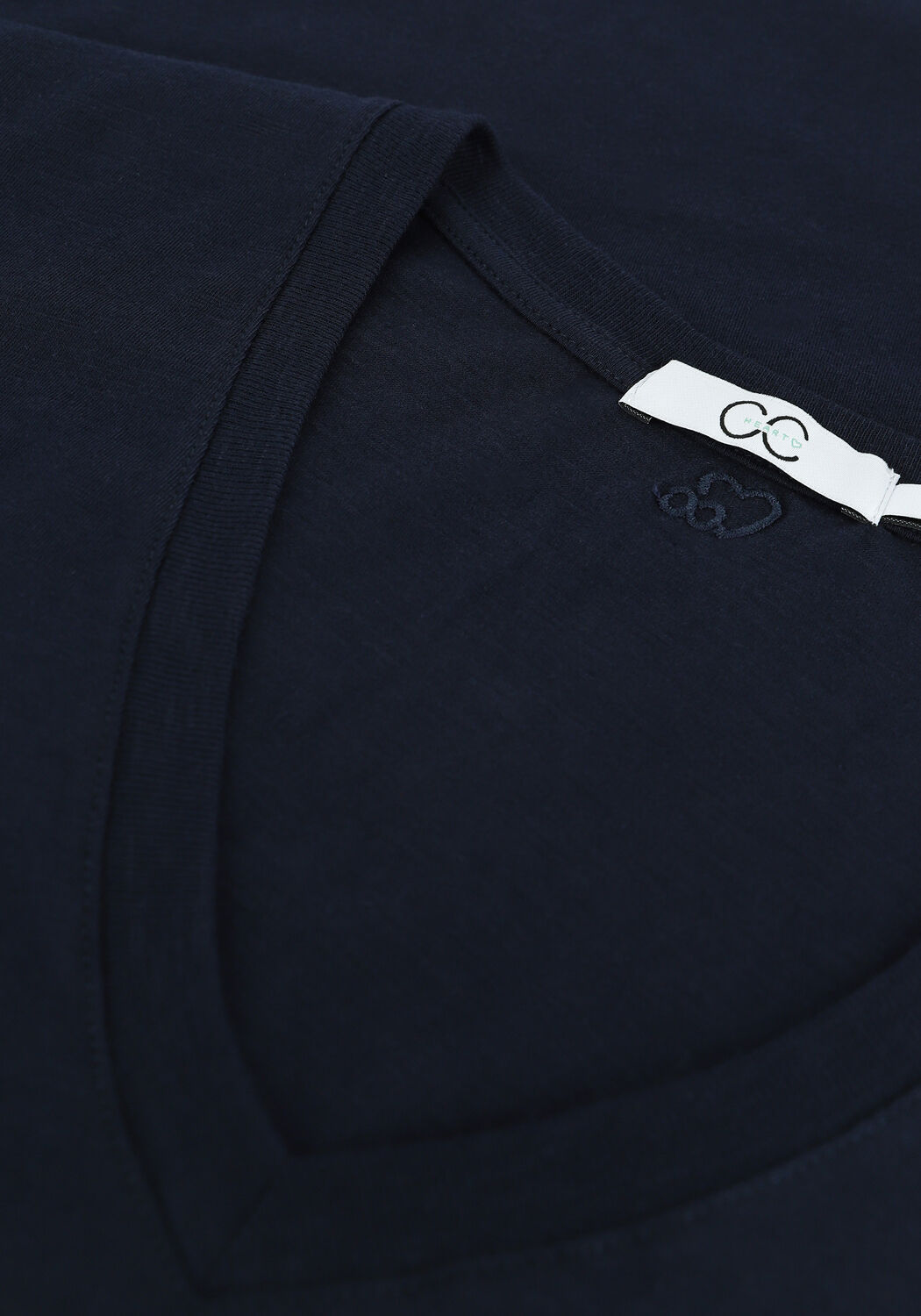 Donkerblauwe CC HEART T-shirt BASIC V-NECK TSHIRT | Omoda