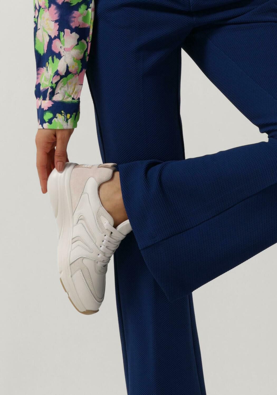 Ecru VIA VAI Lage sneakers VIC TAYLOR | Omoda