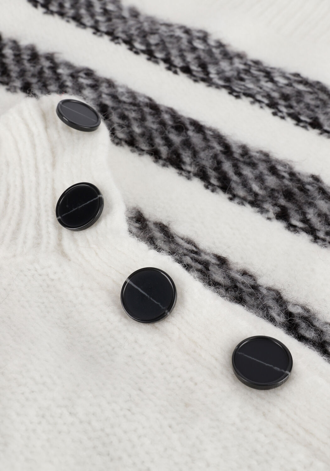 Witte MKT STUDIO Coltrui KITTYA | Omoda