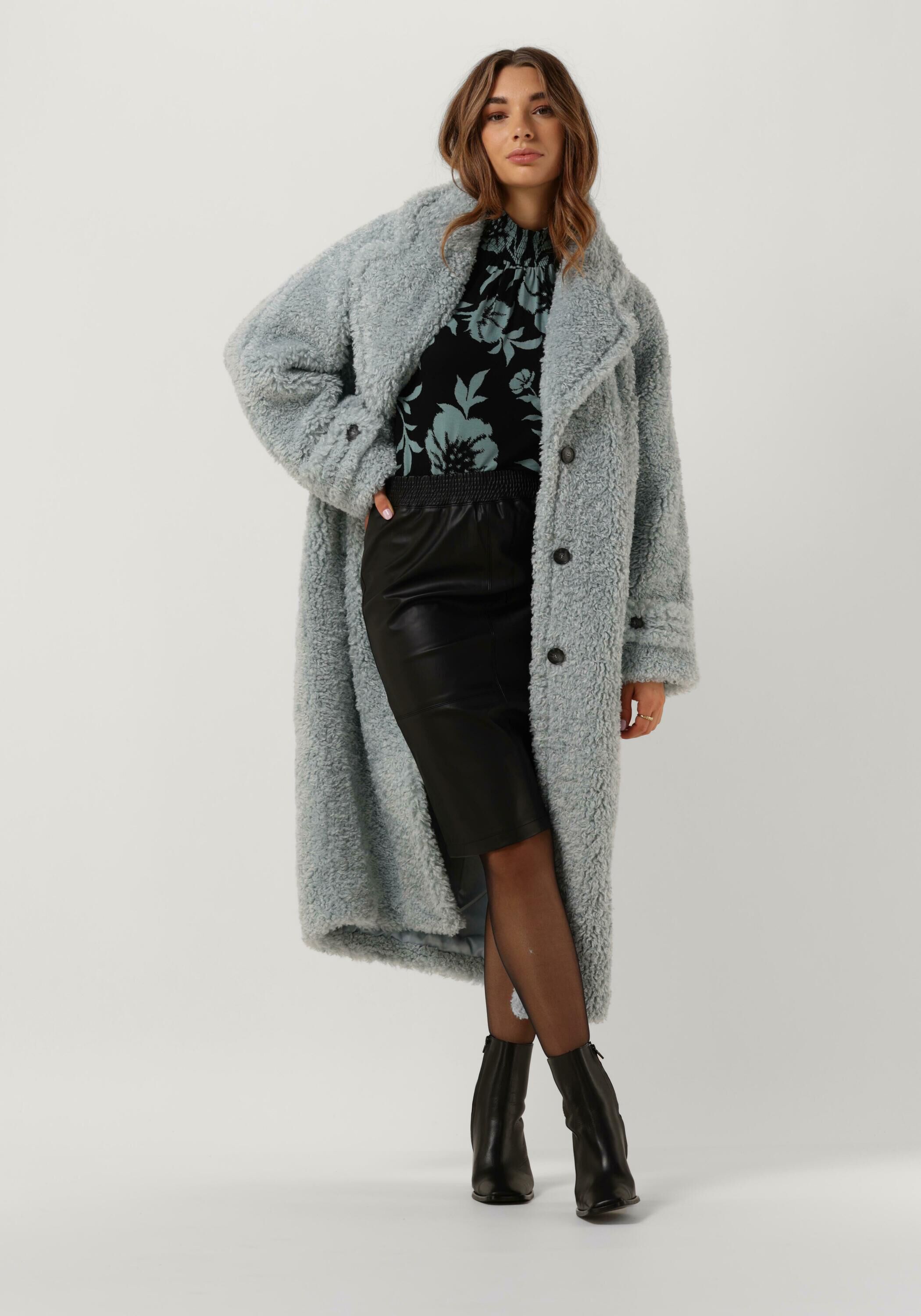 Blauwe BEAUMONT Teddy jas TEDDY STATEMENT COAT | Omoda