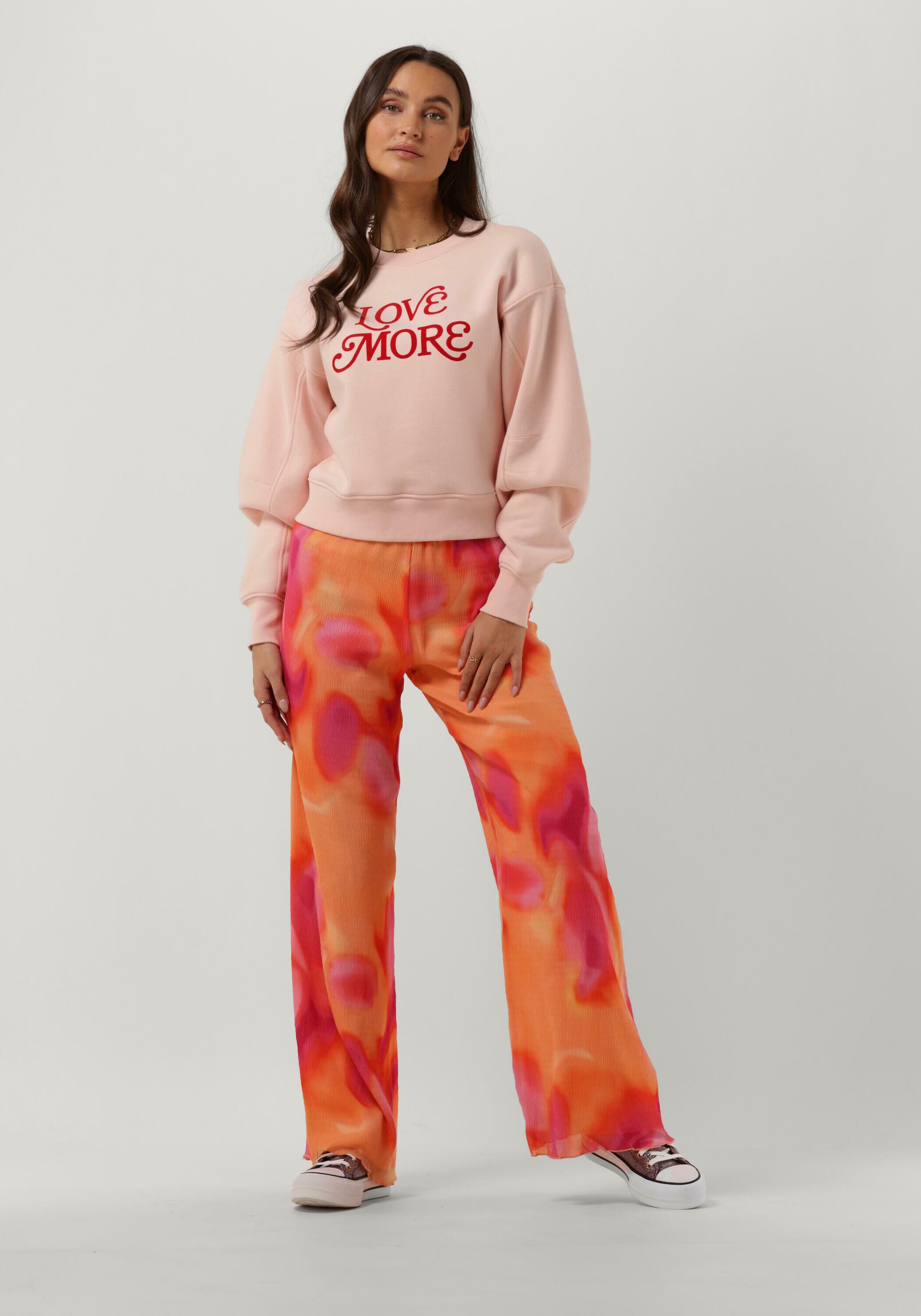 Roze CATWALK JUNKIE Trui SW LOVE MORE | Omoda