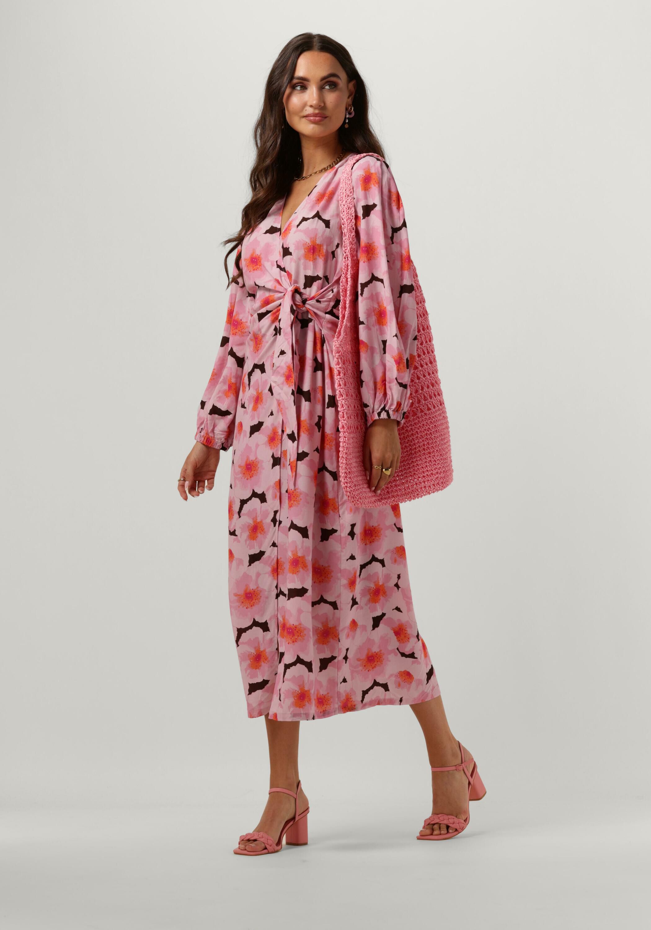 Roze CATWALK JUNKIE Maxi jurk DR PEONY WRAP | Omoda