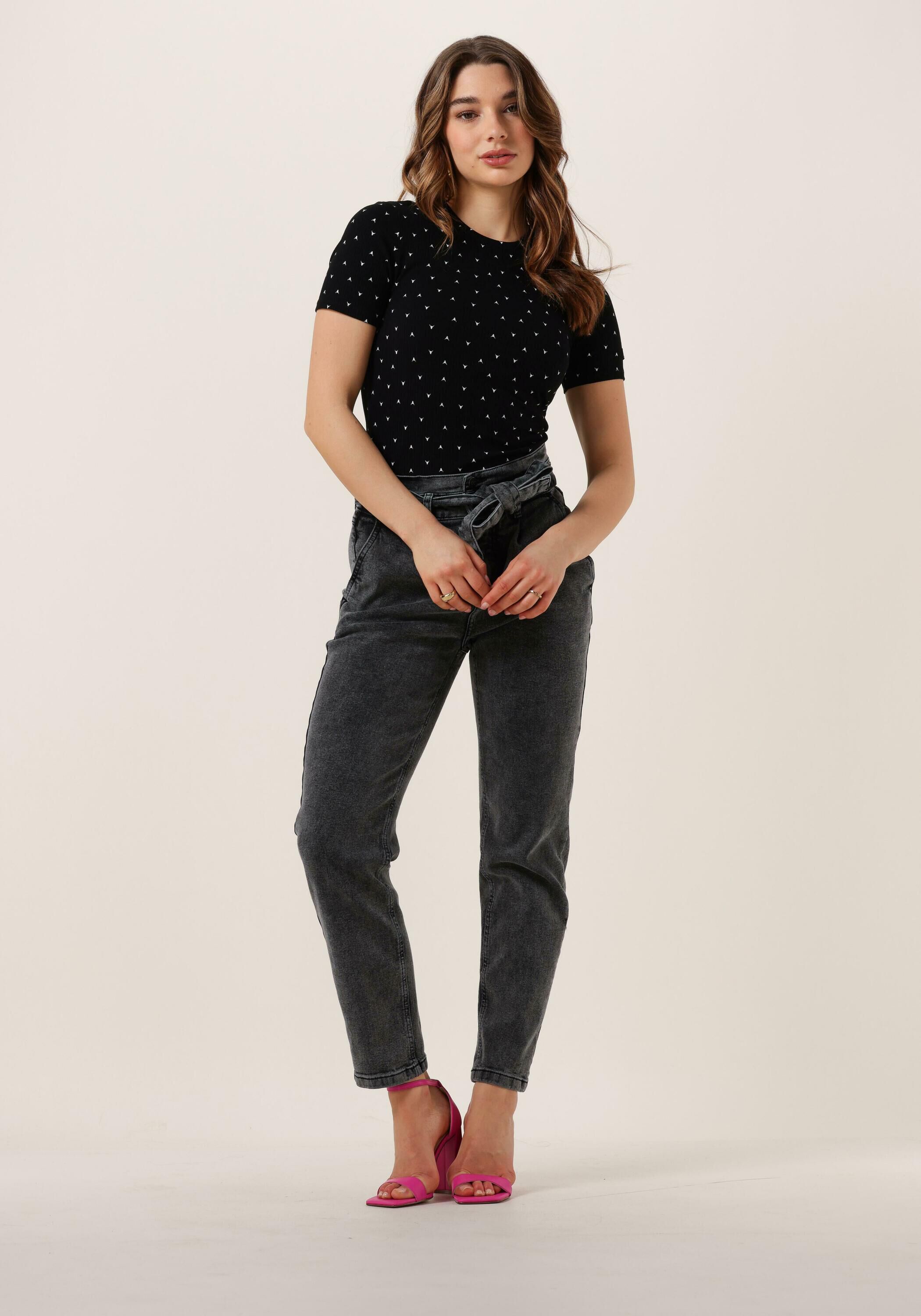 Zwarte ALIX THE LABEL T-shirt LADIES KNITTED REIB BULL T-SHIRT | Omoda