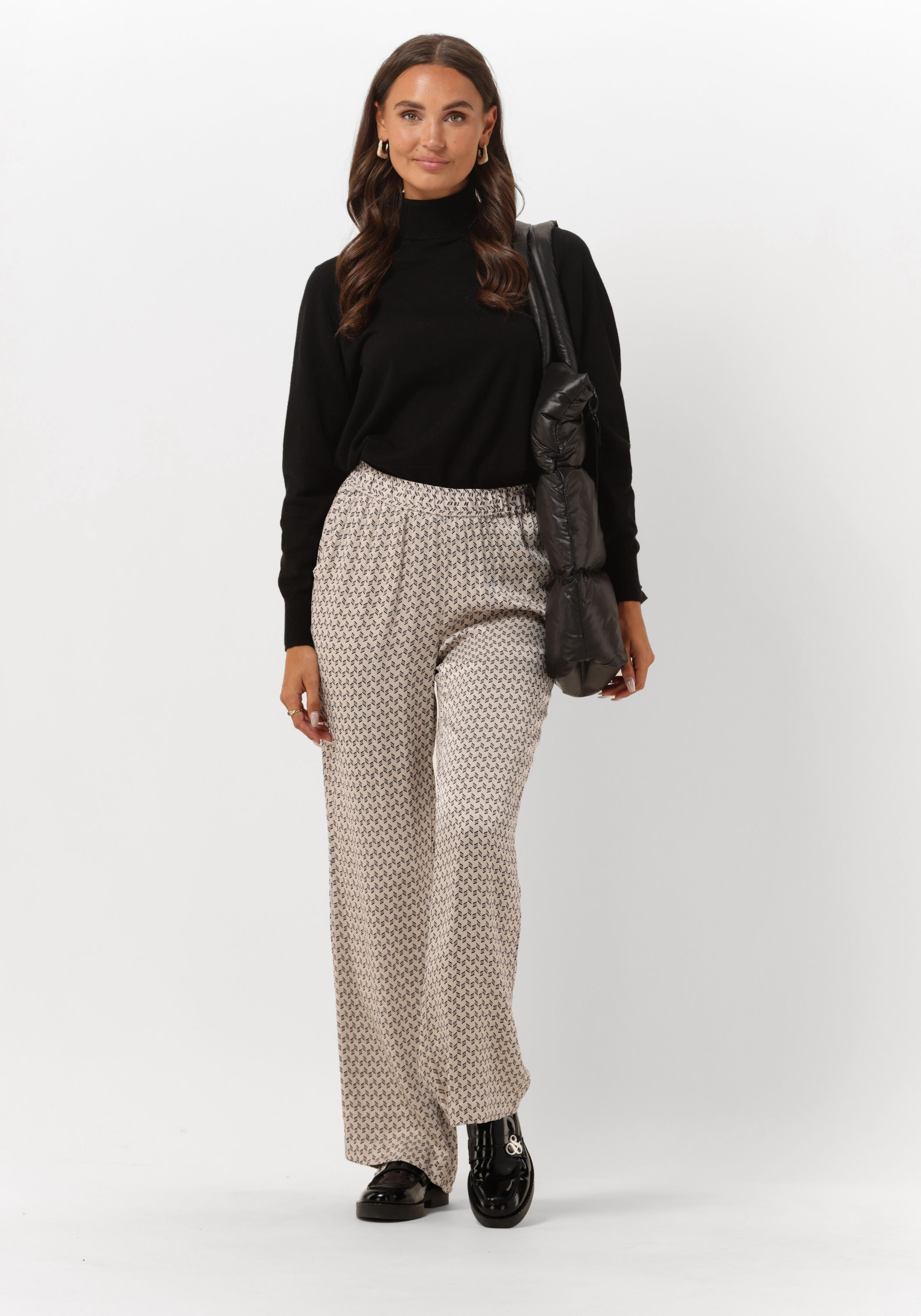 Zwarte LEVETE ROOM Coltrui LR-VILKE 2 PULLOVER | Omoda