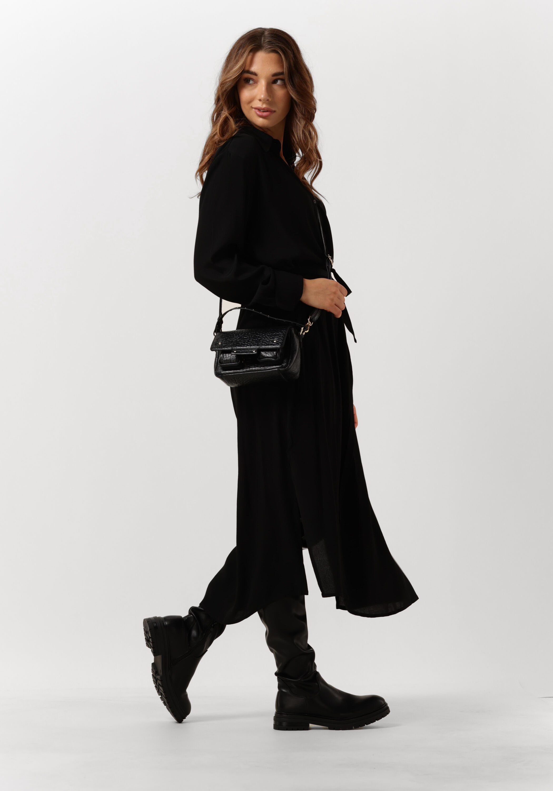 Zwarte MINUS Midi jurk LASINA SOLID SHIRTDRESS | Omoda