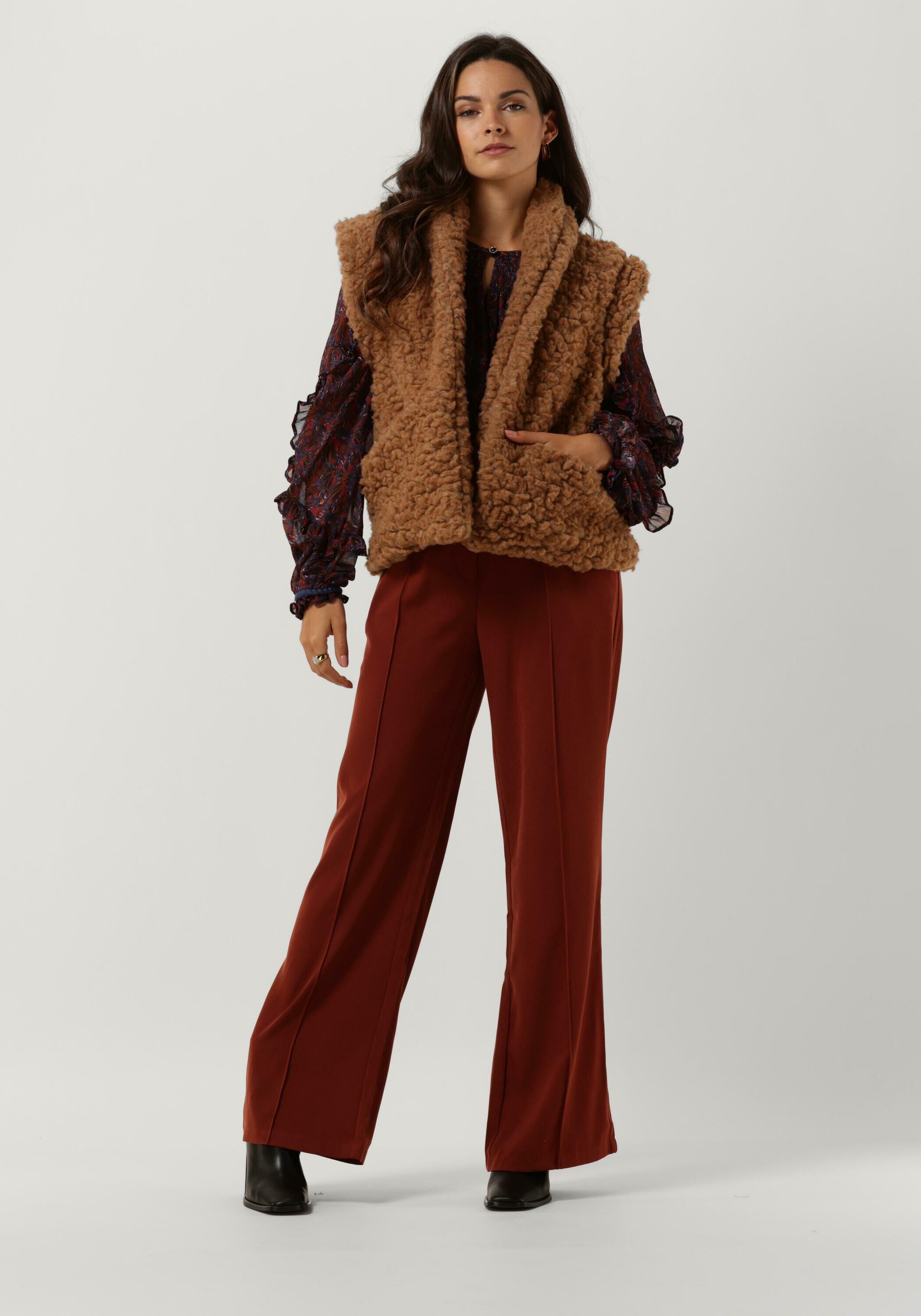 Beige AMAYA AMSTERDAM Gilet HUTTON GILET | Omoda