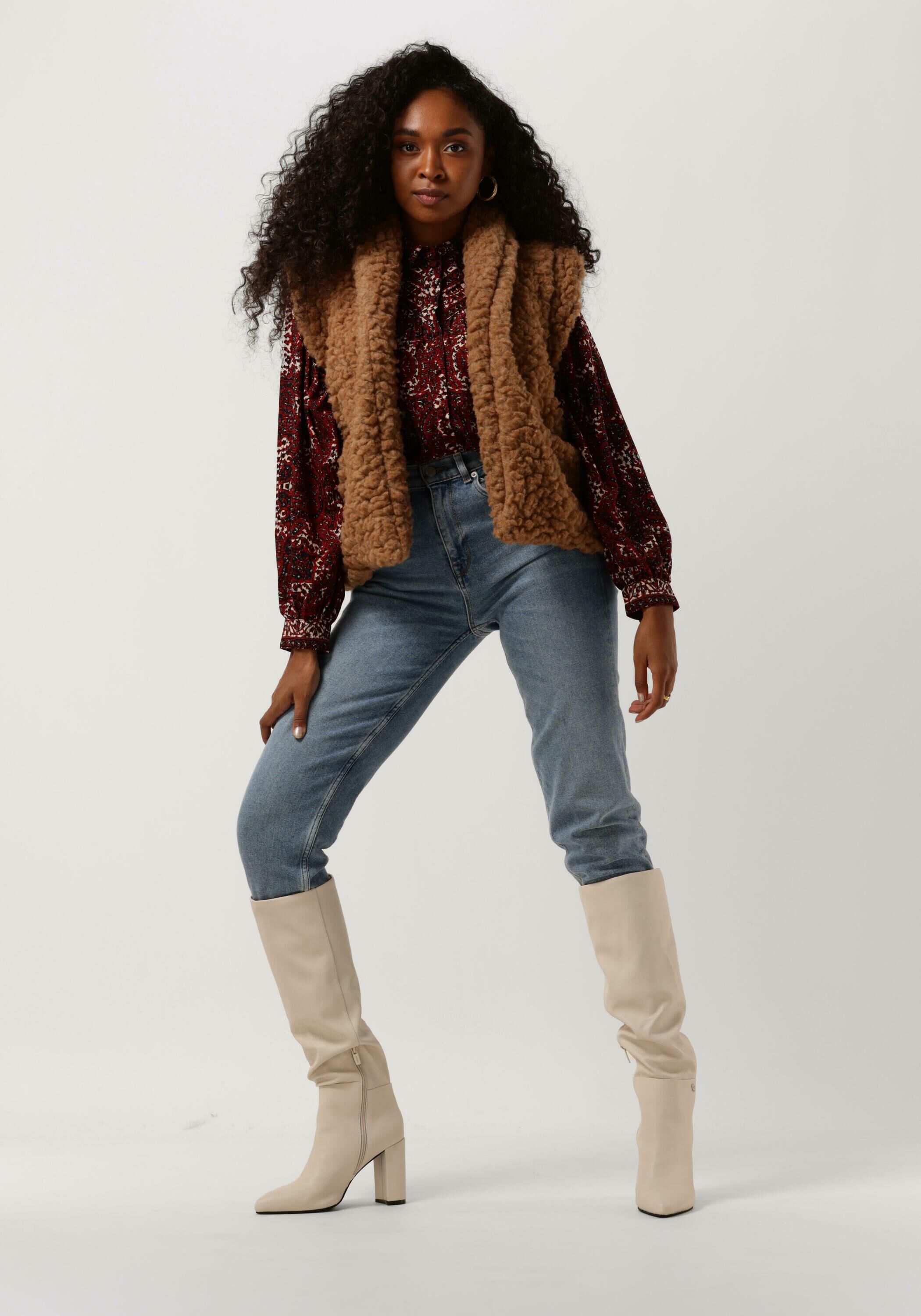 Beige AMAYA AMSTERDAM Gilet HUTTON GILET | Omoda