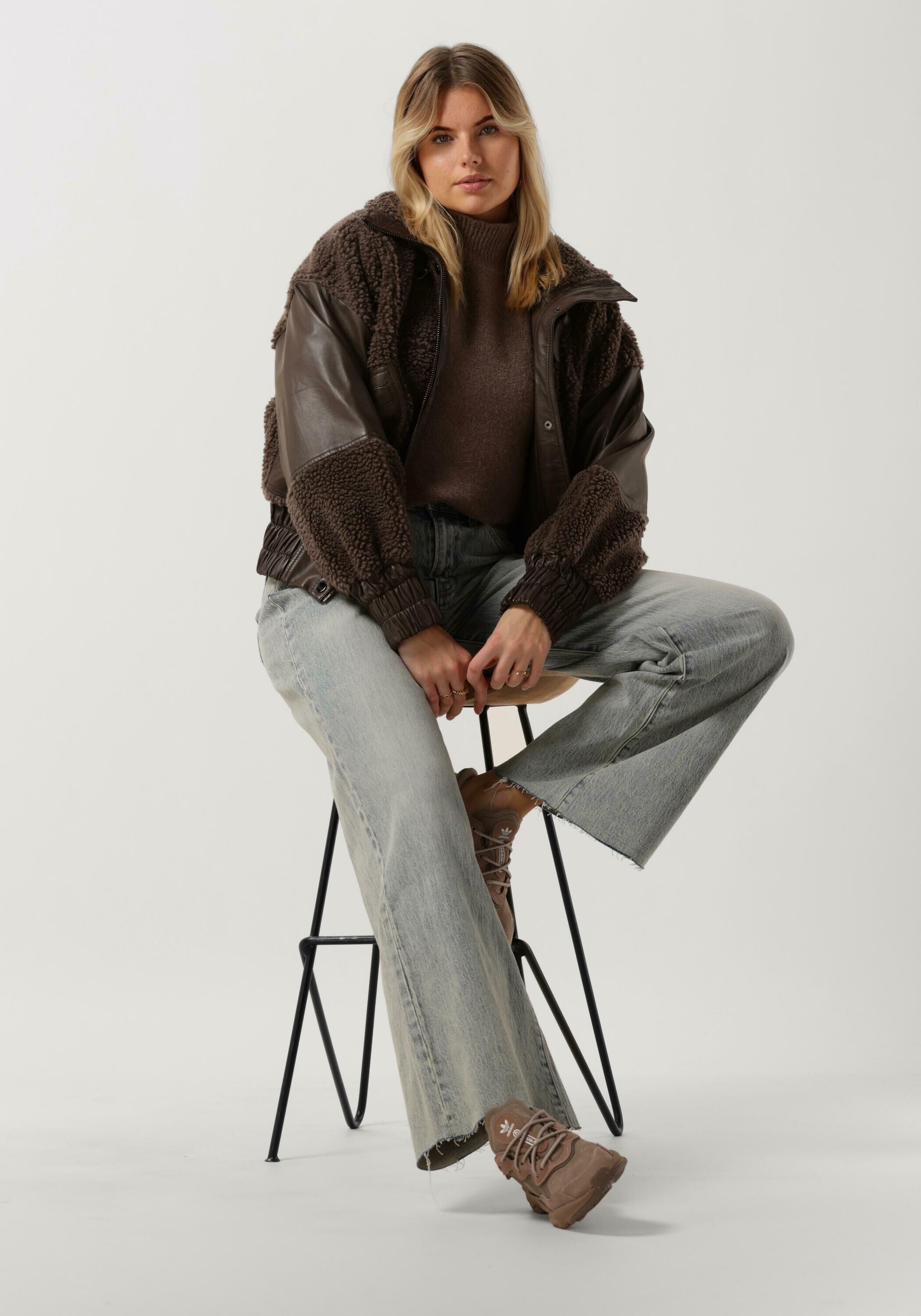 Bruine EST'SEVEN Jack EST’JULIE | Omoda