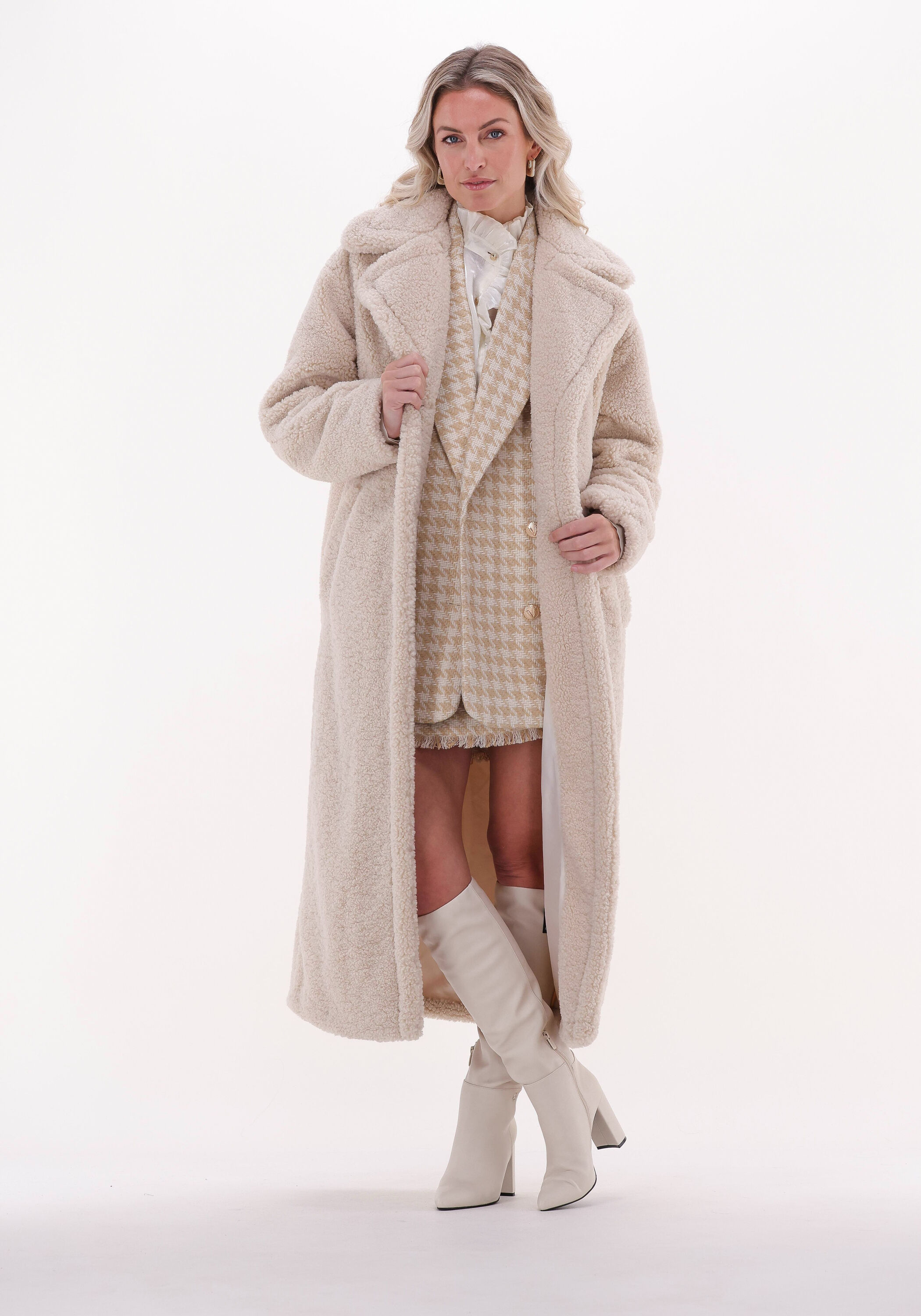 Beige NOTRE-V Teddy jas TEDDY COAT LONG | Omoda