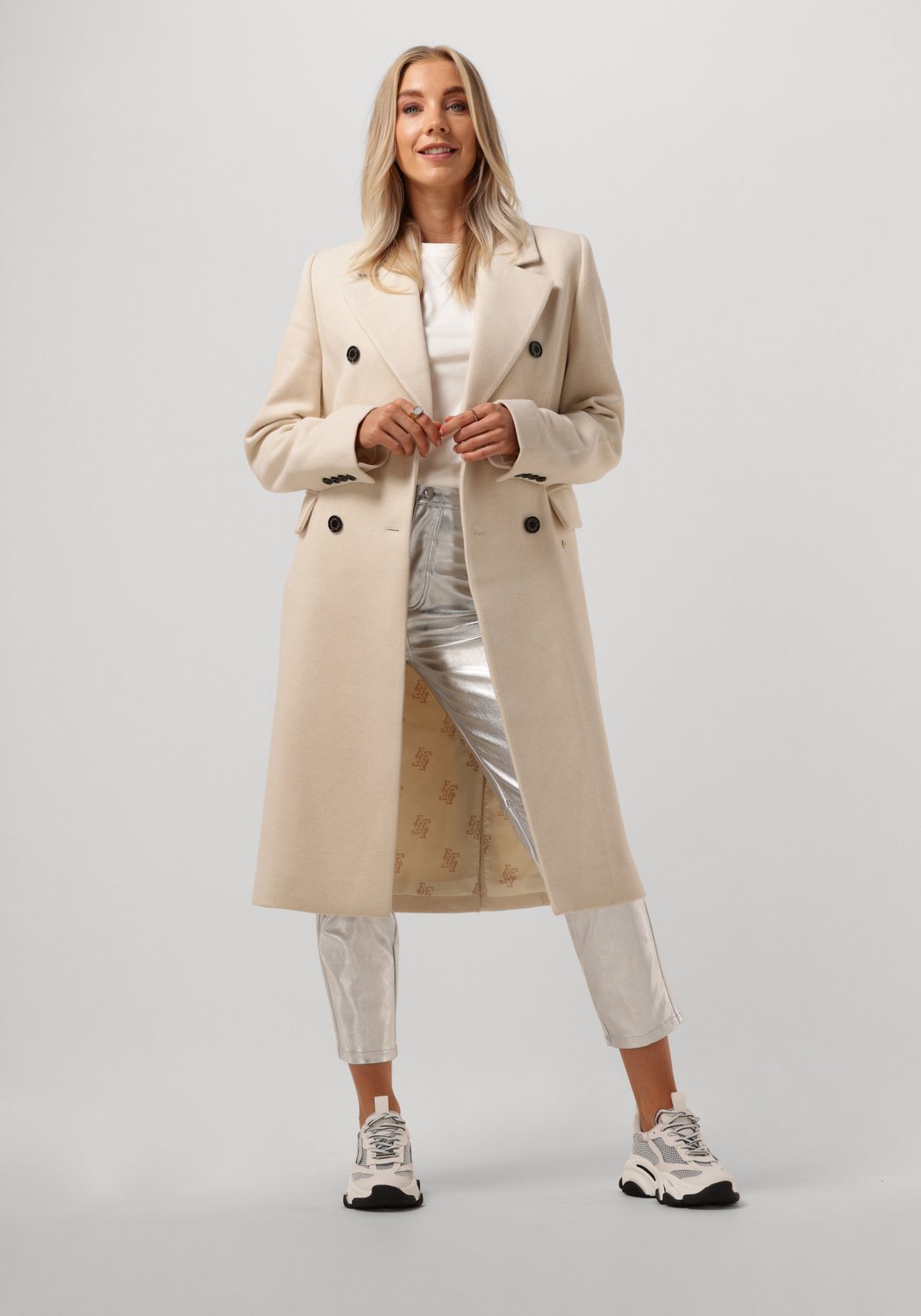 Witte JOSH V Mantel REBECCA | Omoda