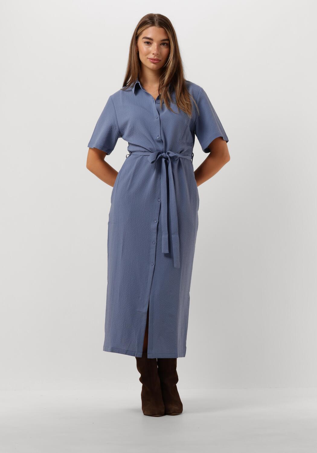 Blauwe ANOTHER LABEL Midi jurk SANGO DRESS S/S | Omoda