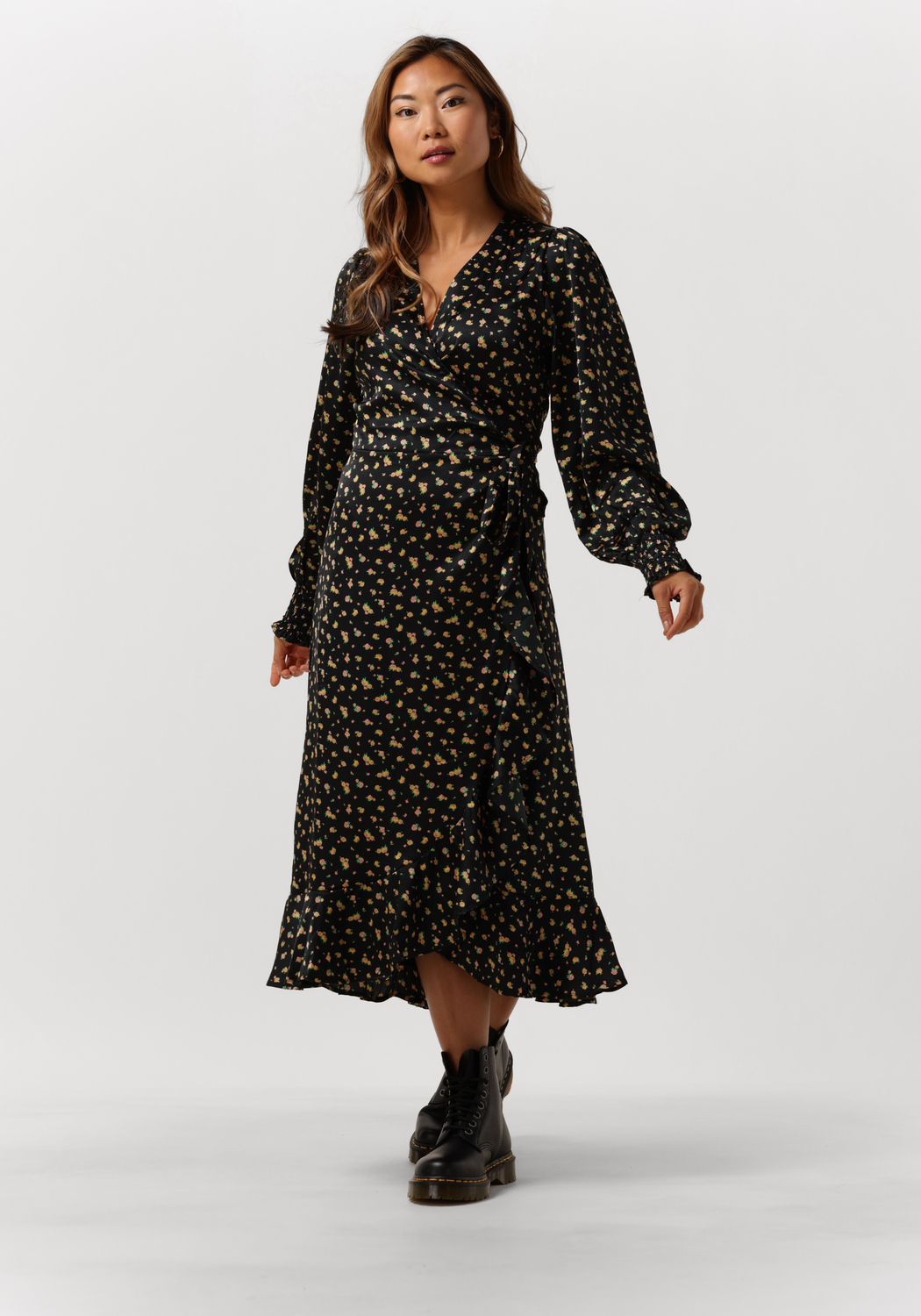 Zwarte NEO NOIR Midi jurk EVA PRECIOUS ROSE DRESS | Omoda