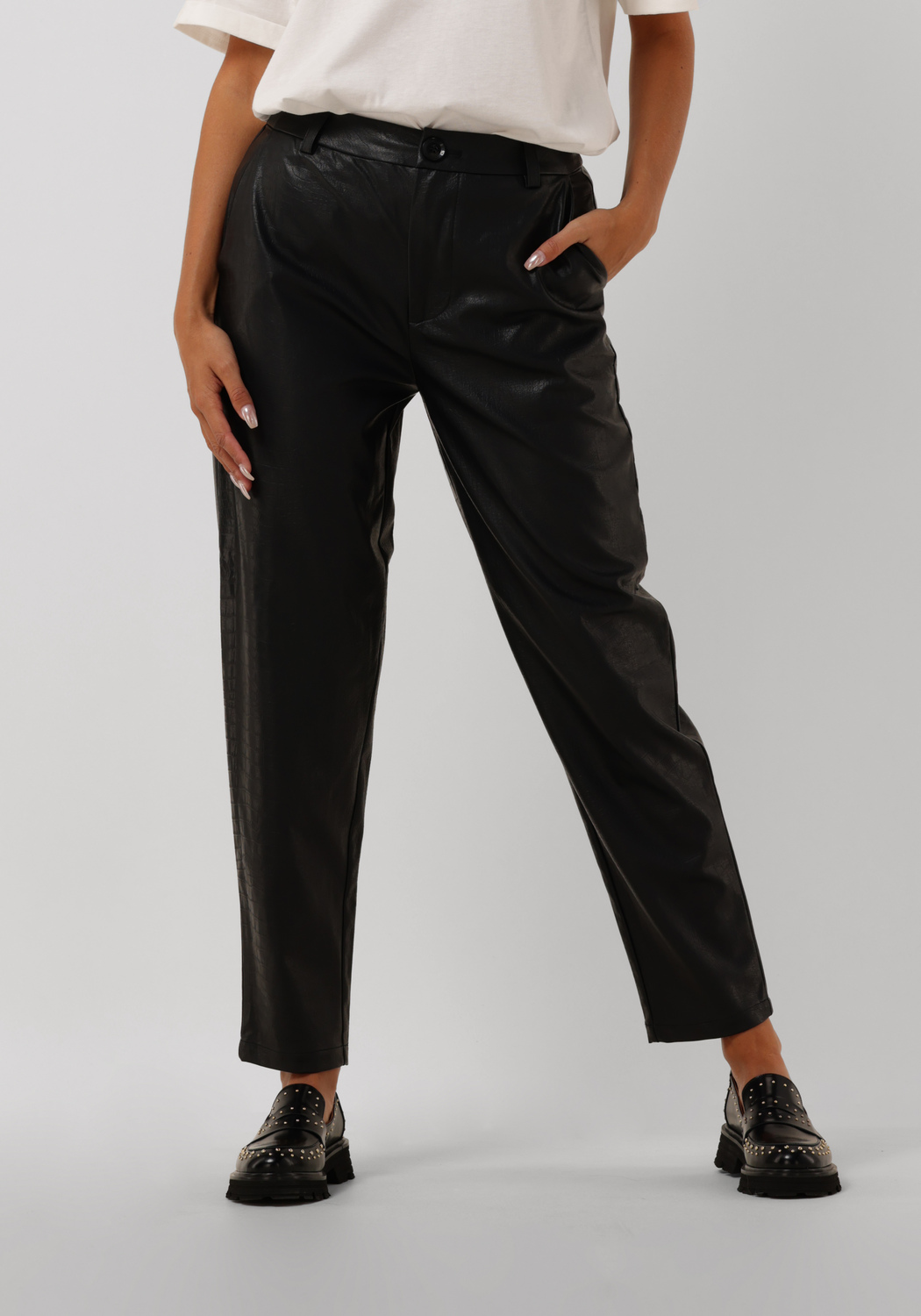 Zwarte ALIX THE LABEL Pantalon LADIES WOVEN FAUX CROCO MOM PANTS | Omoda