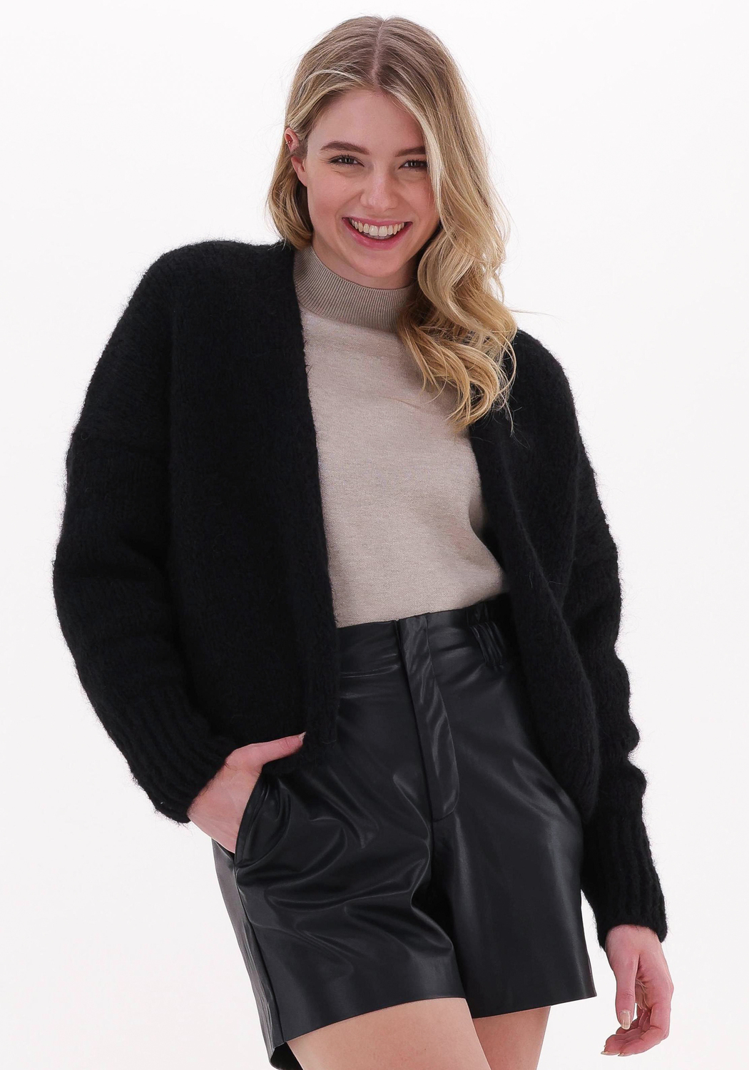 Zwarte KNIT-TED Vest BECKY CARDIGAN | Omoda