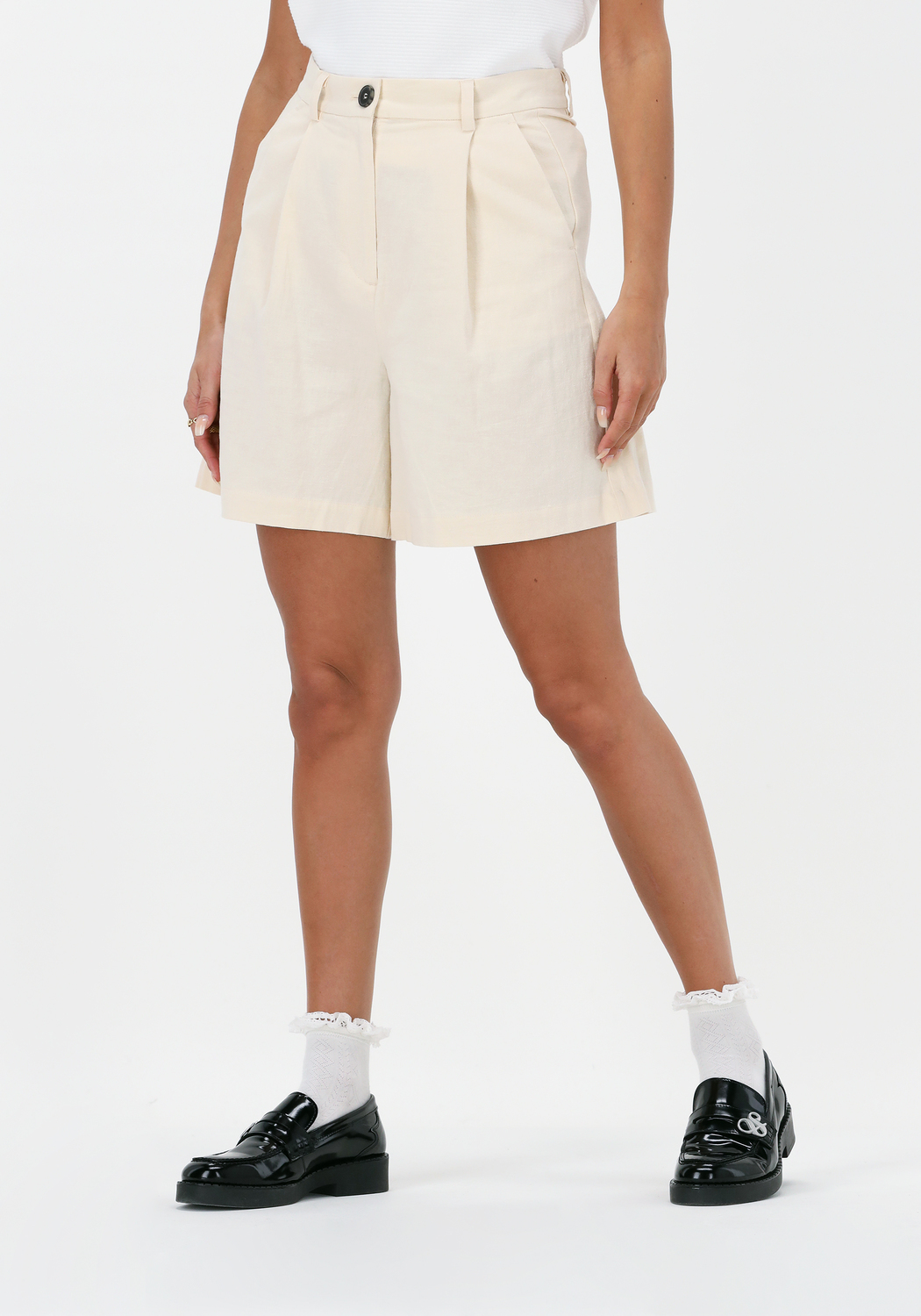 Beige SELECTED FEMME Shorts SLFMALVINA-IDA WH | Omoda