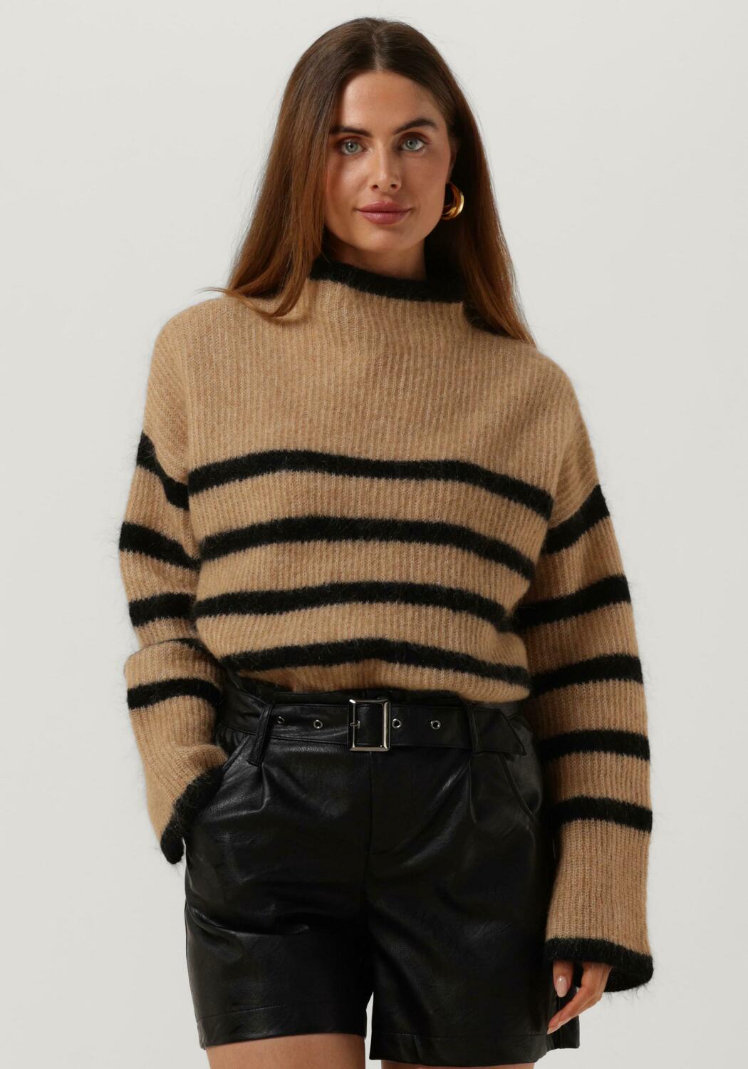 Camel SECOND FEMALE Trui OVALIS KNIT T-NECK | Omoda