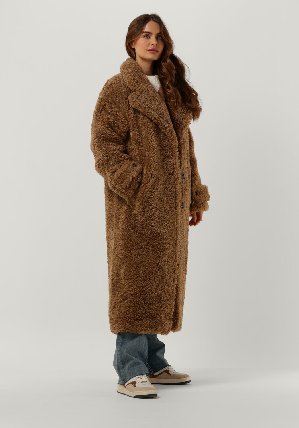 Bruine BEAUMONT Teddy jas TEDDY STATEMENT COAT | Omoda