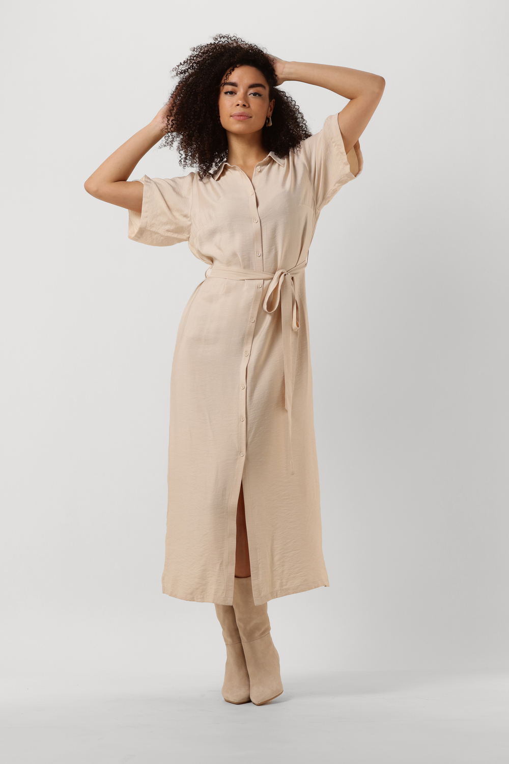 Zand ANOTHER LABEL Midi jurk SANGO DRESS | Omoda