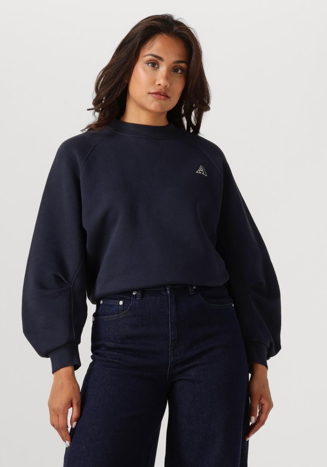 Donkerblauwe ANOTHER LABEL Sweater NIYA AMSTERDAM L/S | Omoda