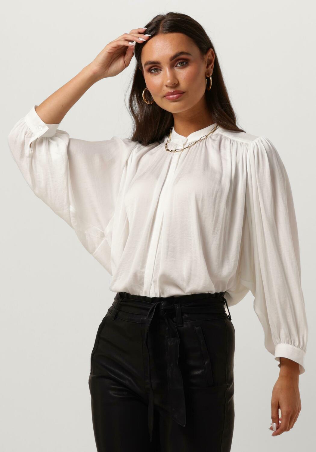 Witte KNIT-TED Blouses RUBIA | Omoda