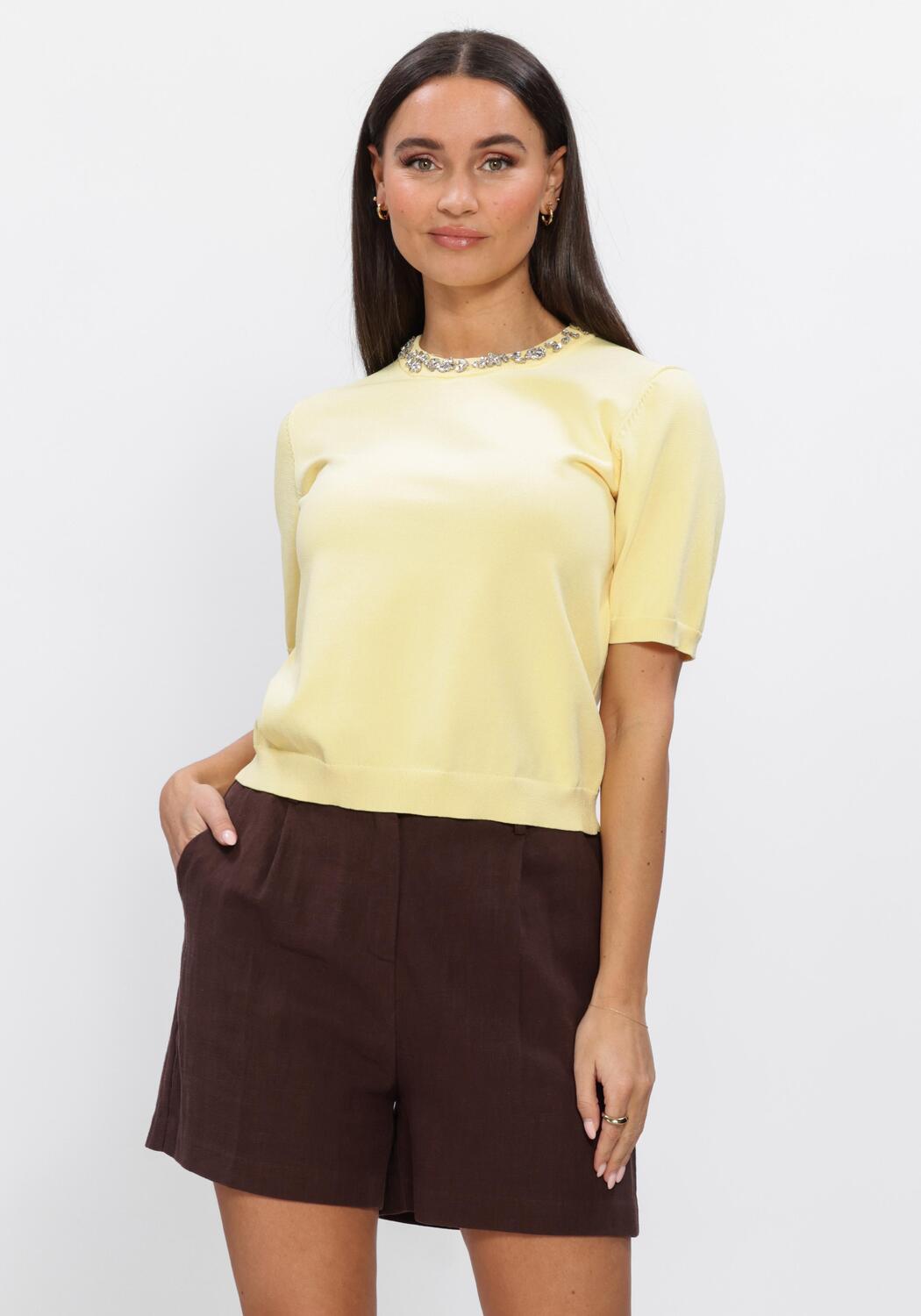 Butter yellow NOTRE-V Top NV-HERMA | Omoda