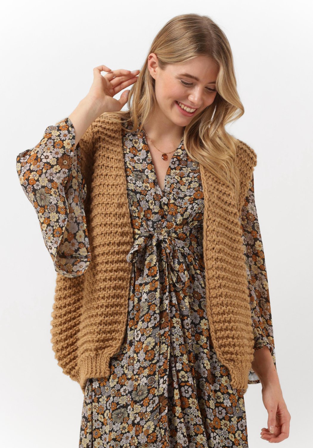 Camel NOTRE-V Gilet KNIT GILET | Omoda