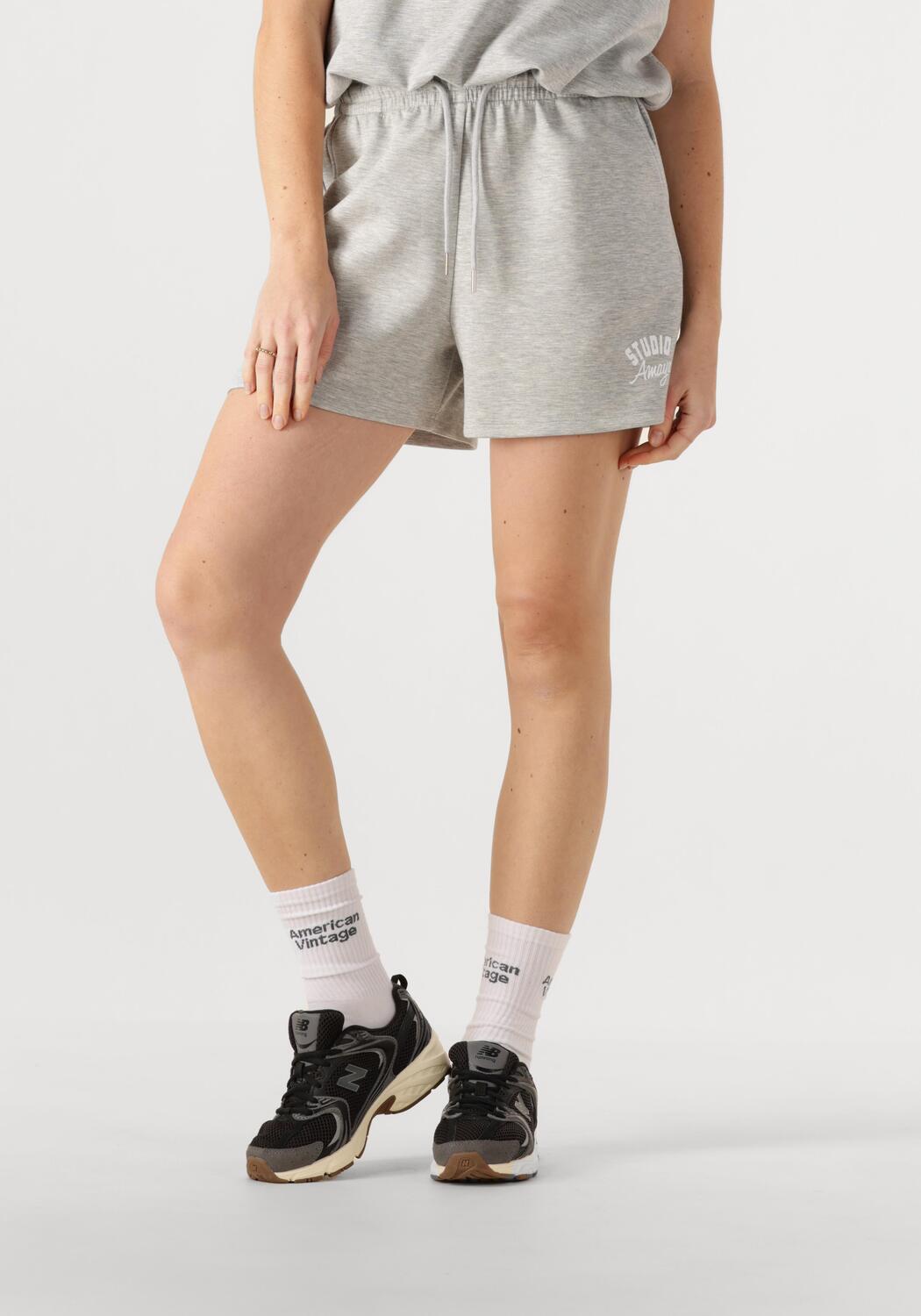 Lichtgrijze STUDIO AMAYA Korte broek SOLEIL SHORT | Omoda