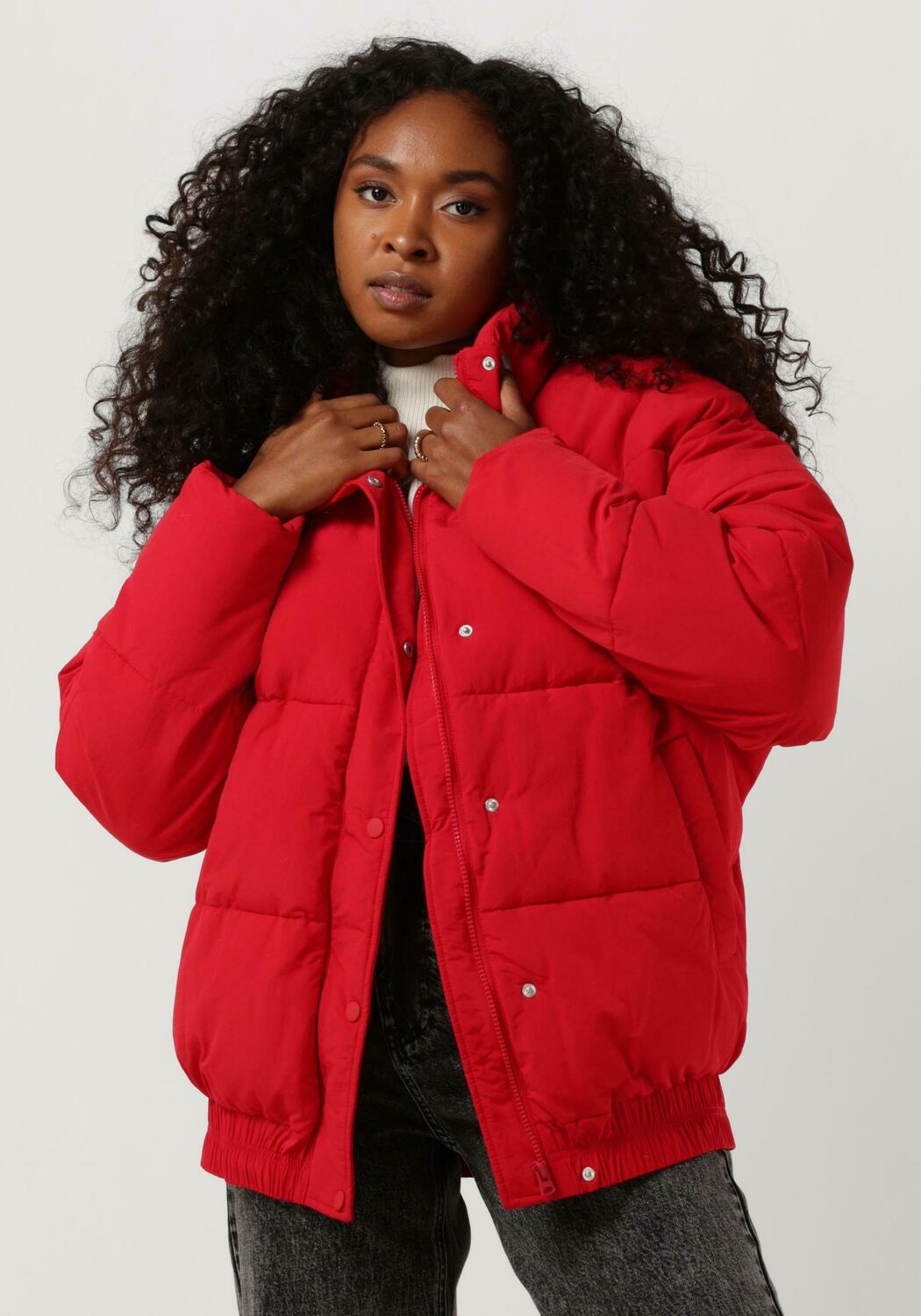 Rode ANOTHER LABEL Gewatteerde jas MILLE OVERSIZED PUFFER | Omoda