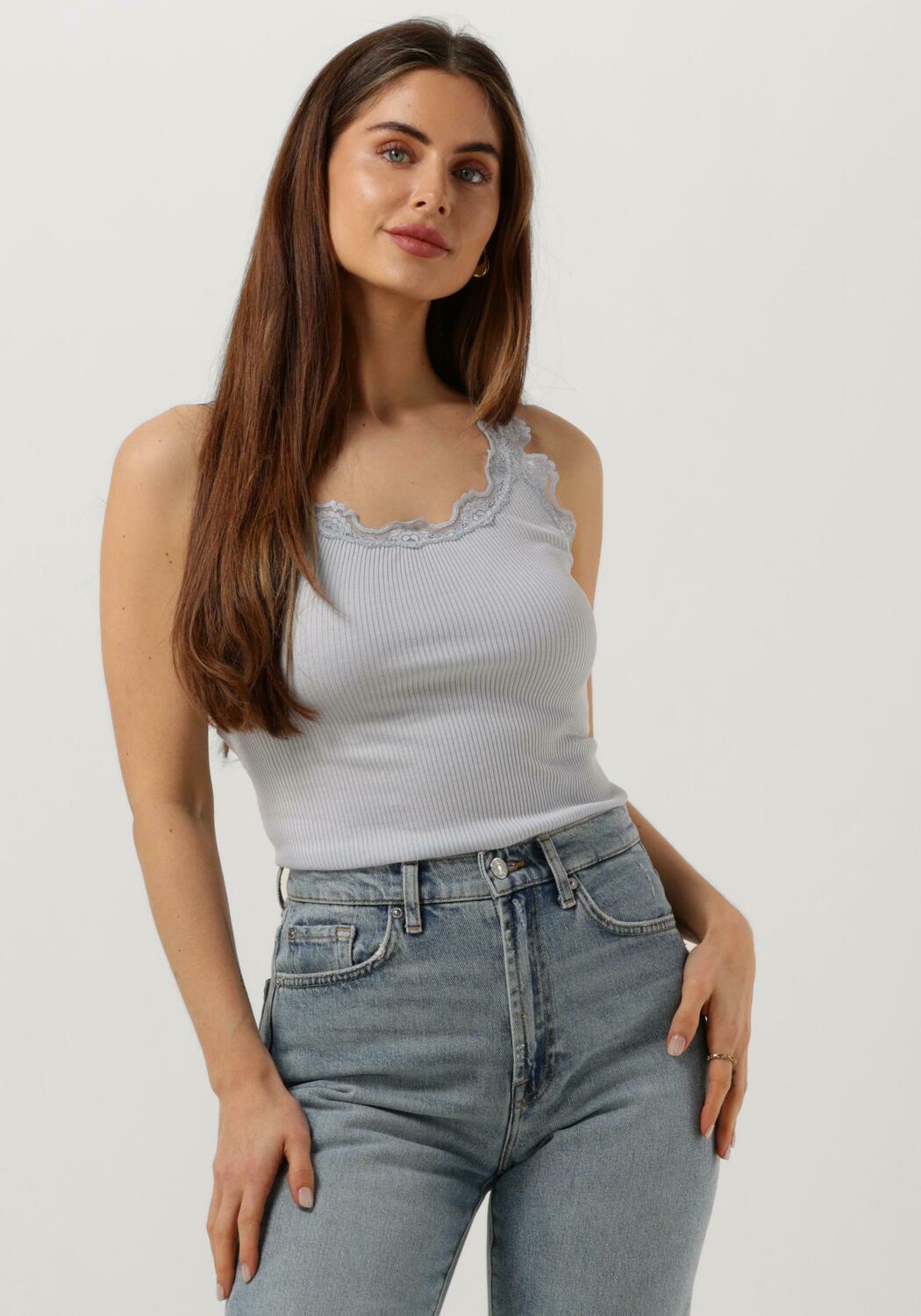 Lichtblauwe ROSEMUNDE Top SILK TOP W/ LACE | Omoda