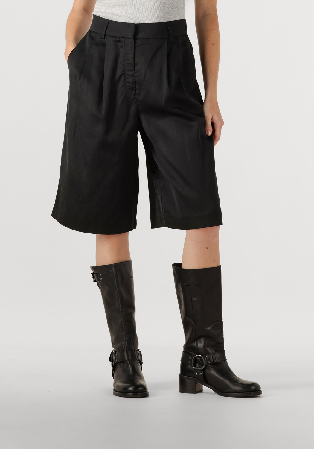 Zwarte WITHBLACK Wijde broek WBLSELMA WIDE LINEN BERMUDA | Omoda