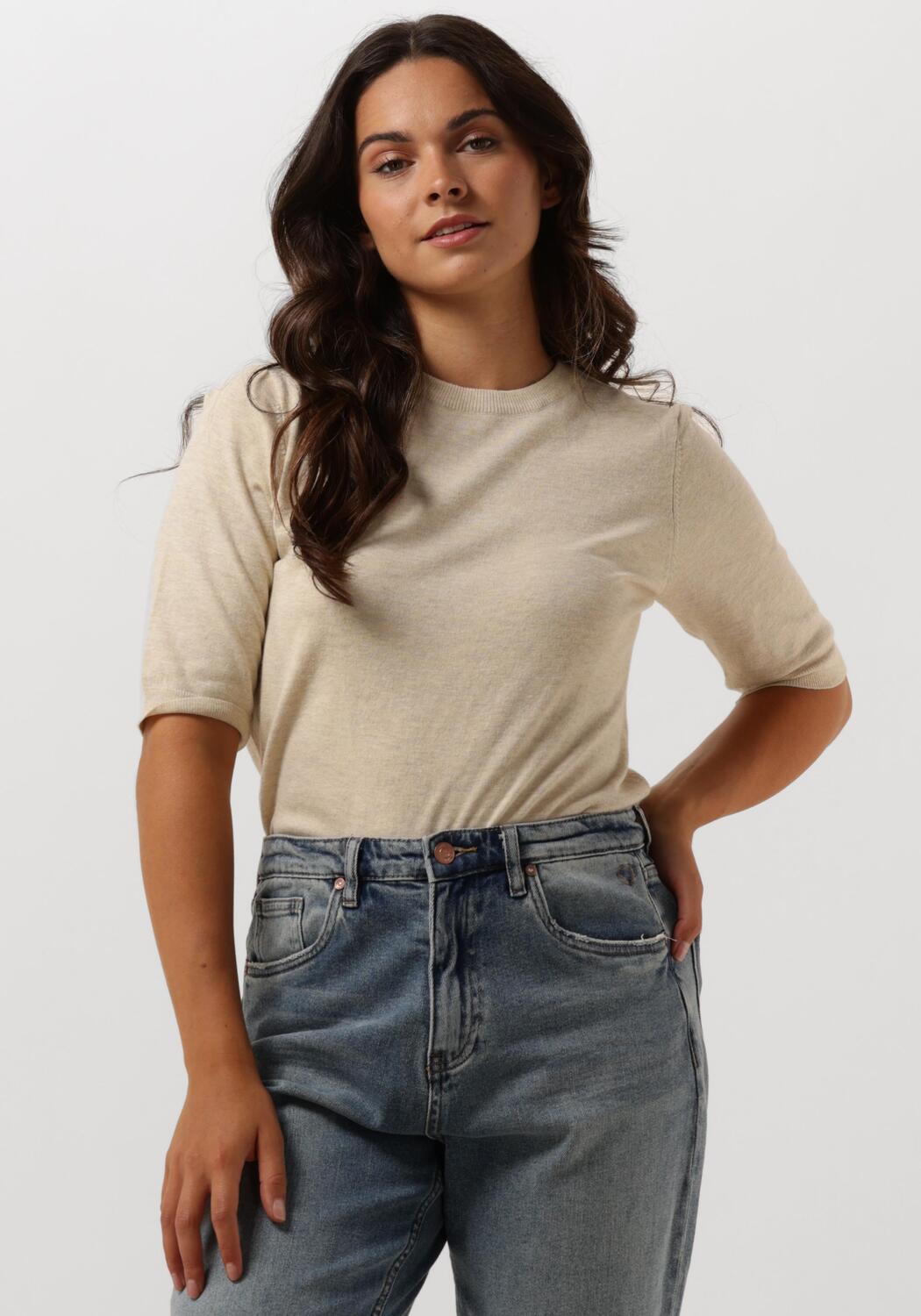 Ecru CIRCLE OF TRUST T-shirt PAULA TOP | Omoda