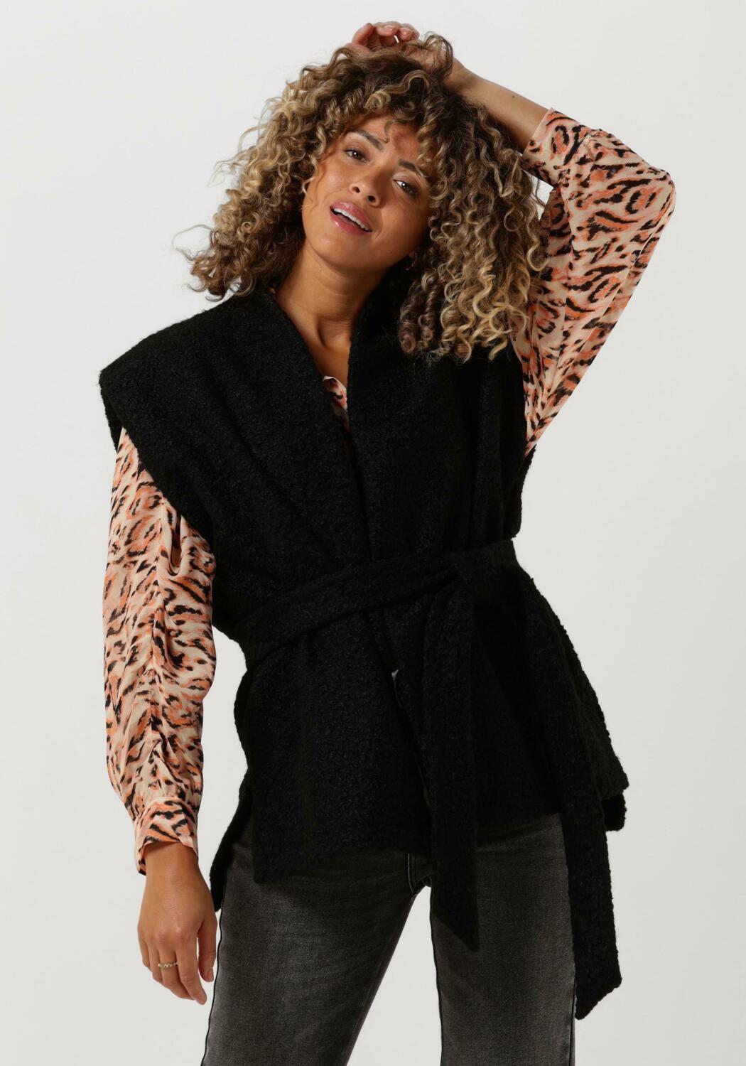 Zwarte CIRCLE OF TRUST Gilet NYSSA GILET | Omoda