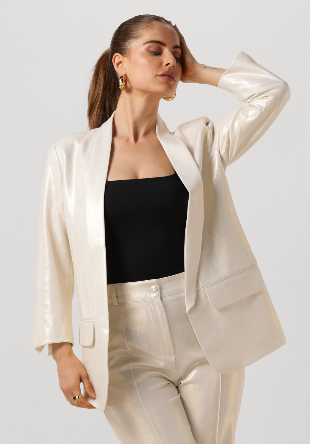 Witte EST'SEVEN Blazer EST’ARAZ ROBIN COLBERT | Omoda